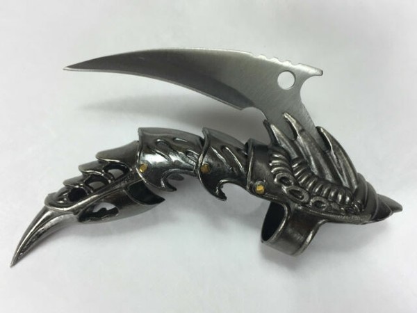 Dragon Claw Ring Finger Fantasy Knife Combat Blade Iron Reaver Armor ...