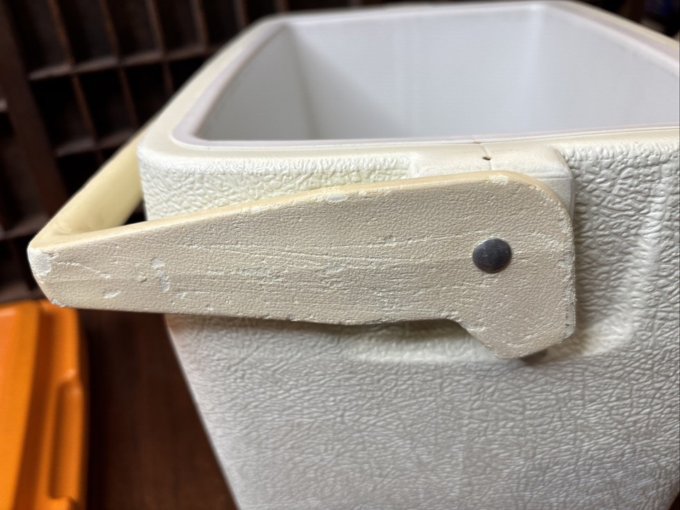 Lil Oscar Coleman Personal 8 Cooler Orange White 5272 Ice Chest Camping ...