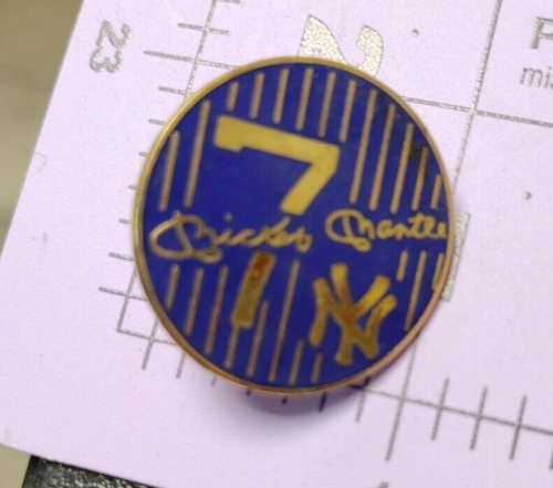 NICE NEW YORK YANKEES baseball HOFer MICKEY MANTLE NO 7 pinback button ...