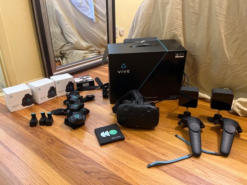 🫶HTC VIVE Headset + 3x HTC Vive Trackers+ w/straps+ 2x Sensors + 2x ...