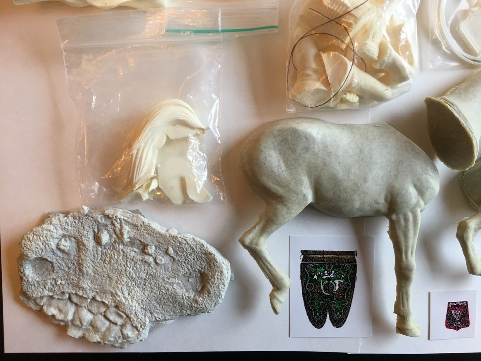 1 x UNKNOWN MAKE. NAPOLEONIC WAR LARGE PLASTIC CAVALRY SOLDIER & RESIN ...