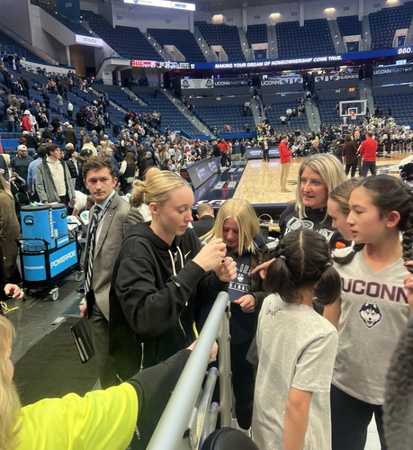 PAIGE BUECKERS SIGNED 8X10 PHOTO UCONN HUSKIES NCAA AUTOGRAPH | eBay