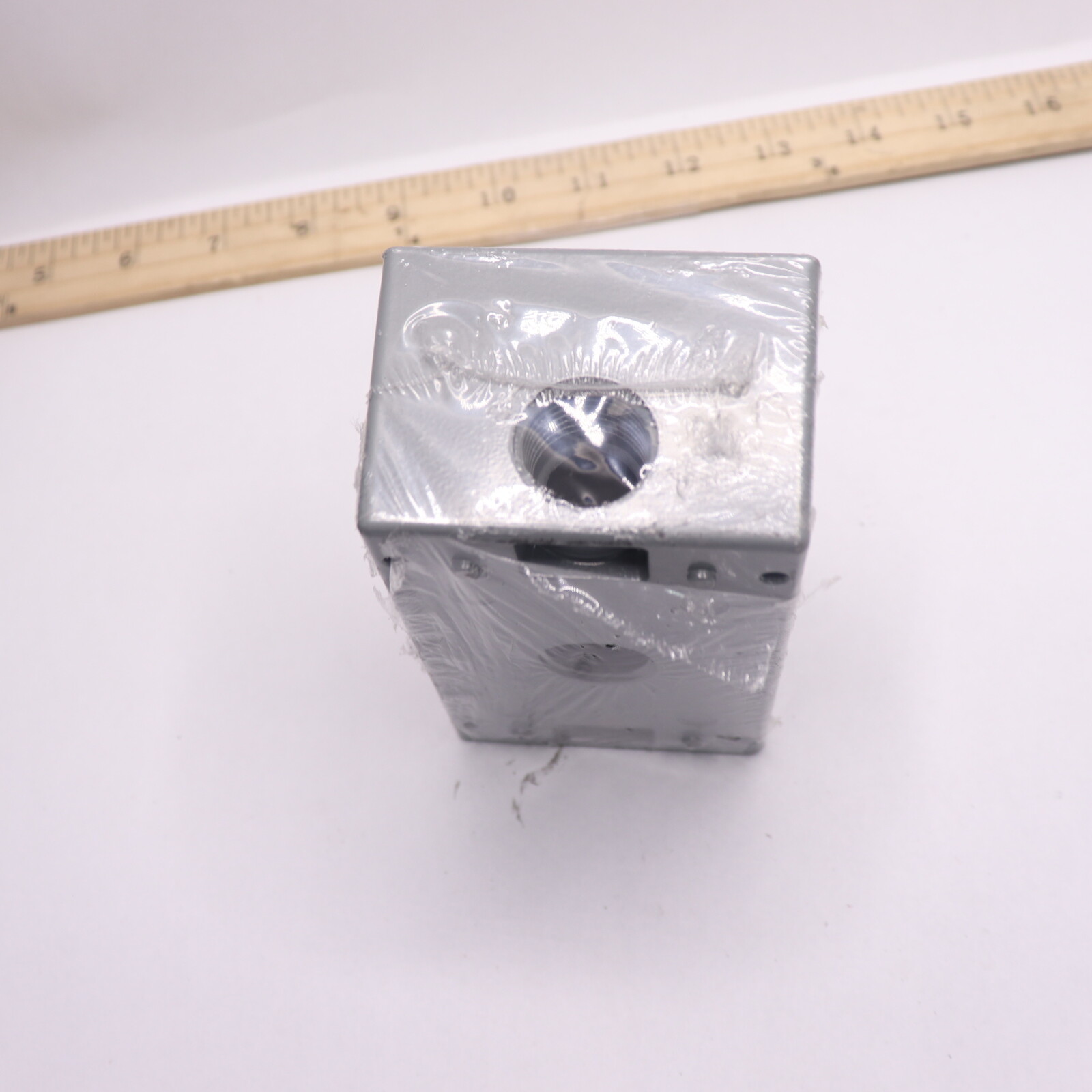 Thomas & Betts Universal Weatherproof Box 1-Gang Powder Coated Die Cast ...