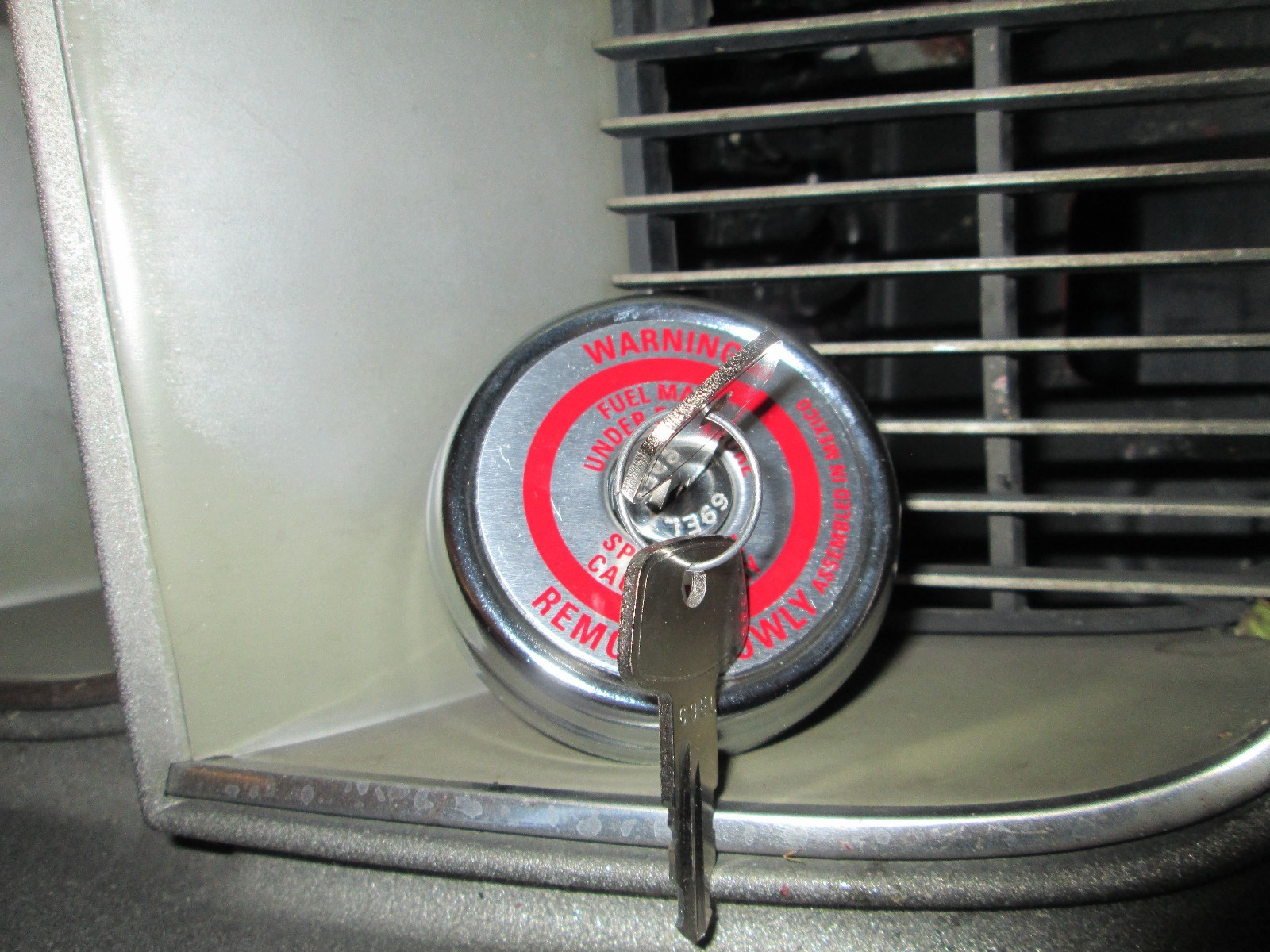 1970 1971 70 71 PLYMOUTH CUDA BARRACUDA New NOS LOCKING GAS CAP FUEL ...