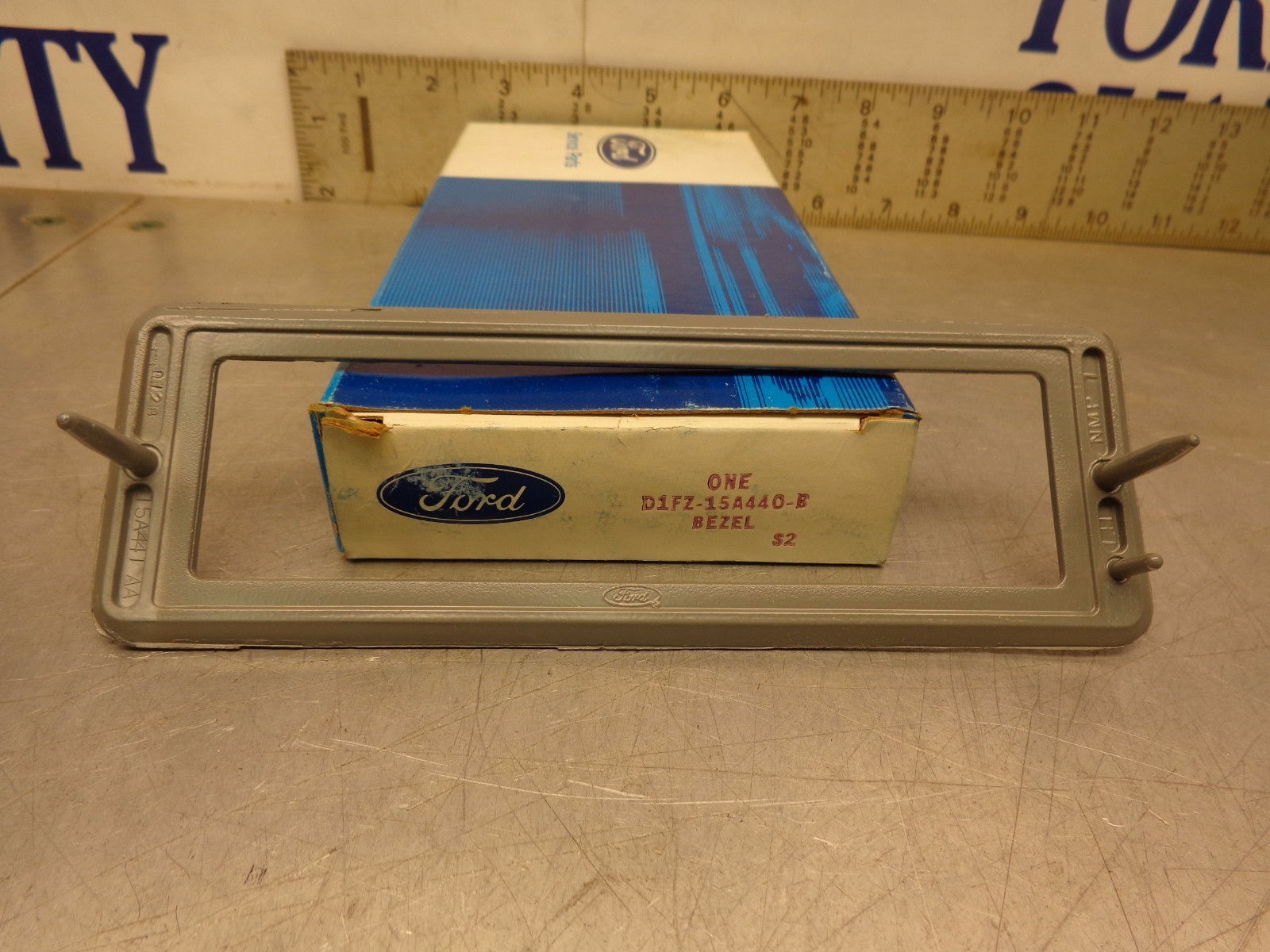 FORD D1FZ-15A440-B Marker Lamp Trim Bezel LH 71 Pinto Some Scratches ...