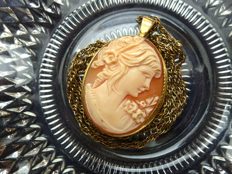 Vintage Cameo Locket Pendant Necklace Van Dell 12K G.F. Hand Carved ...