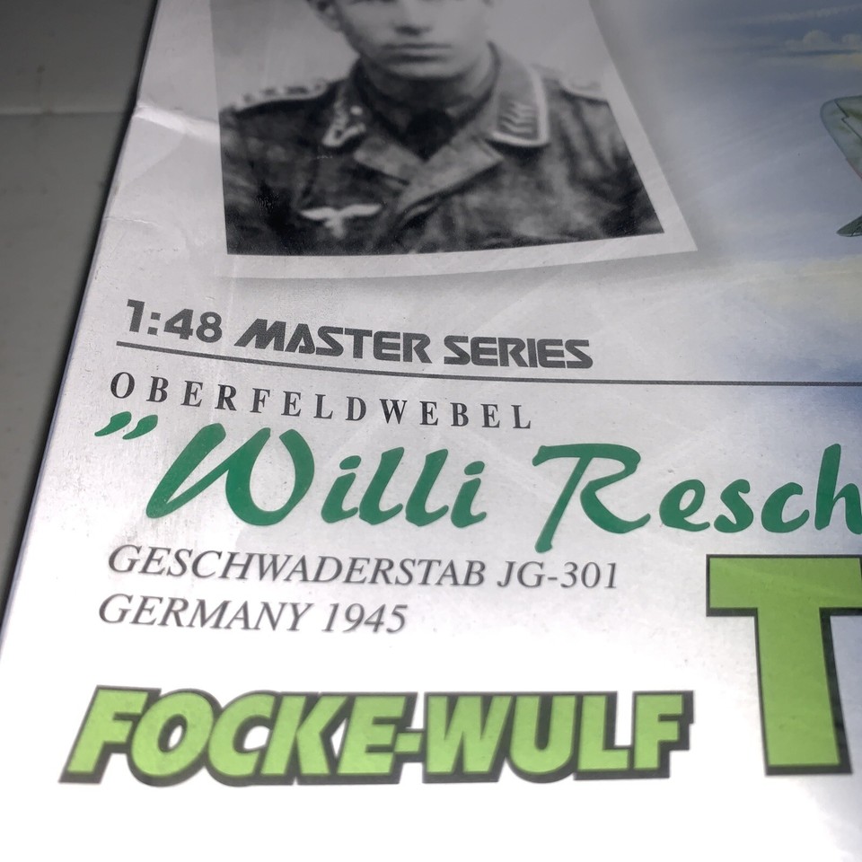 DRAGON MASTER SERIES FOCKE-WULF TA152H-0 WILLI RESCHKE 1:48 MODEL KIT ...