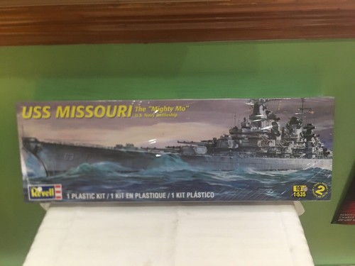 USS Missouri The Mighty Mo U.S. Naval Battleship 1:535 Scale Model Kit ...