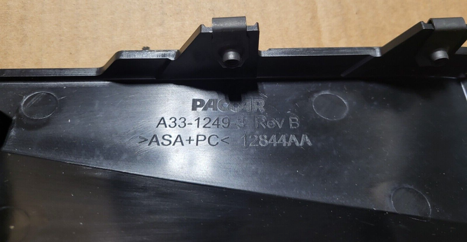 Paccar A33-1249-3 A33-1249-100R Fairing Kick Panel RH | eBay