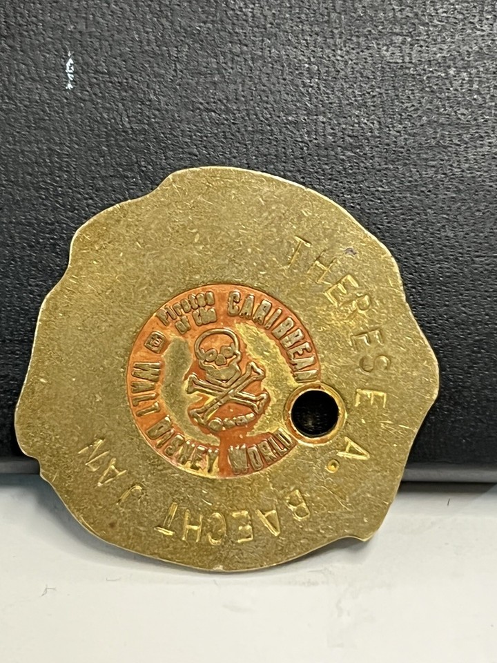 RARE DISNEY 1973 GOLD RED PIRATES of the CARIBBEAN SKULL WDW DOUBLOON ...