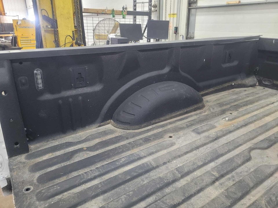 17-22 Ford SuperDuty F250/350 8' Pickup Bed Pickup Box White-Z1 Minor ...