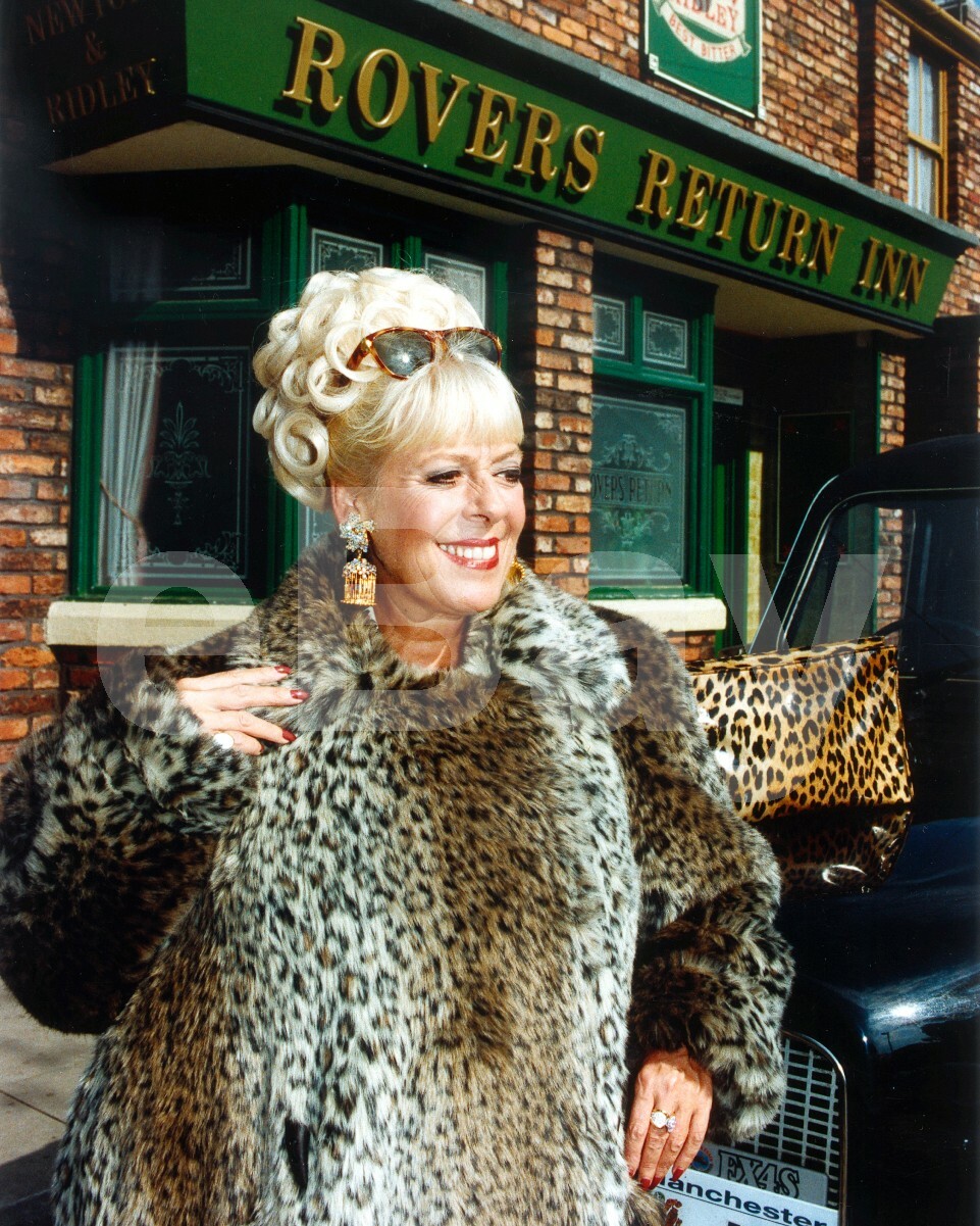 Coronation Street (TV) Julie Goodyear "Bet Lynch" 10x8 Photo | eBay