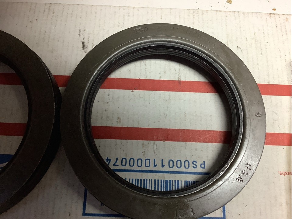 2- Nos 1987 - 1998 FORD F600 F700 F800 WHEEL GREASE SEAL RETAINER E7HZ ...