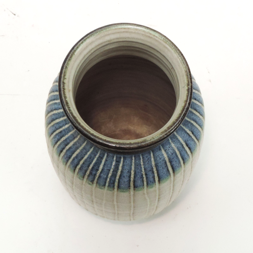 Gerry Williams studio pottery 8"ribbed vase mid-century modern ceramics ...