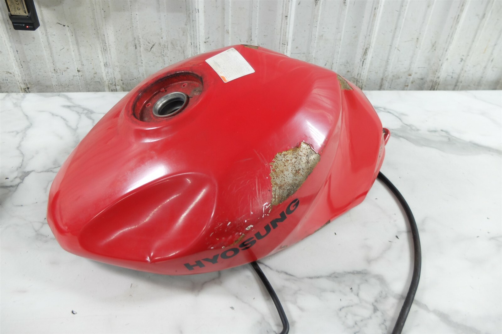 16 Hyosung GT250 GT 250 R GT250R petrol gas fuel tank | eBay