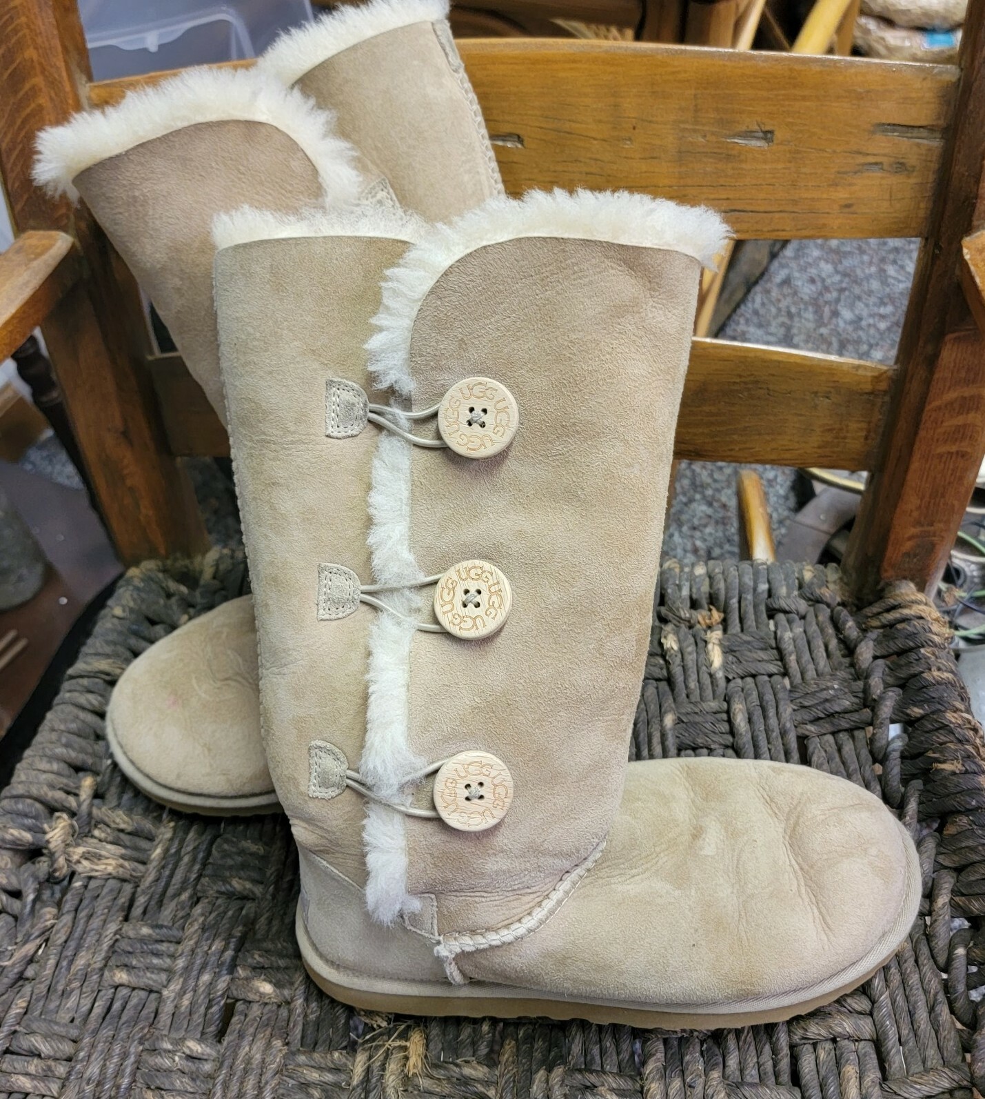 Ugg Bailey Triple Button 1873 Chestnut Suede Stained … - Gem