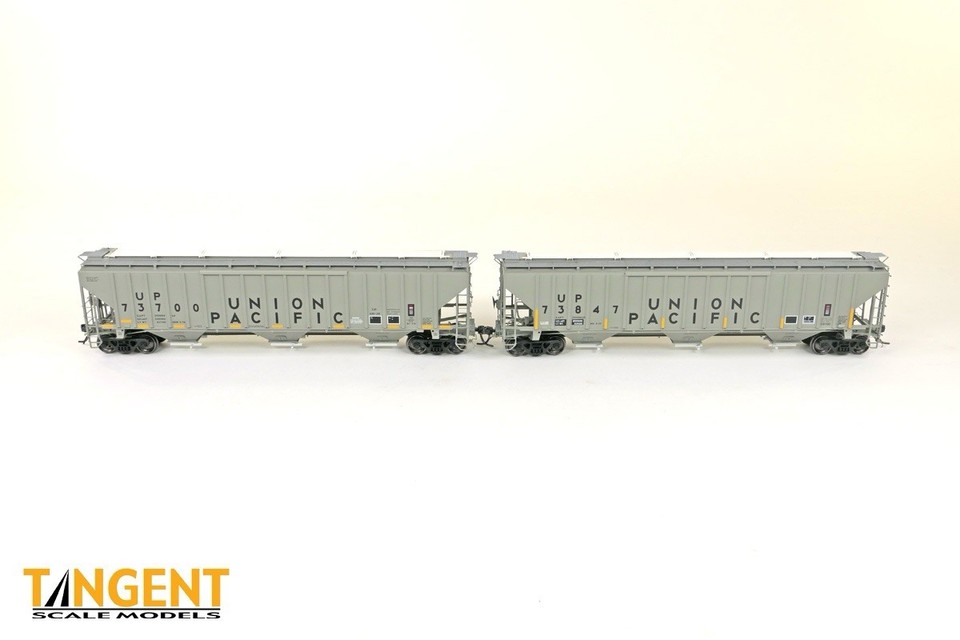 TANGENT HO PS-2CD 4750 Covered Hopper UP CH-100-28 with Conspicuity ...