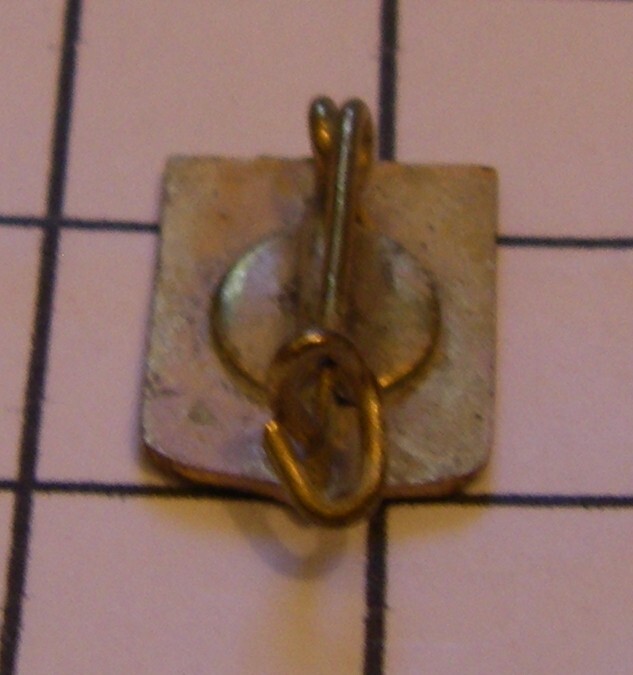 BROCHE ANCIENNE BLASON LES EYZIES STATUE DE L'HOMME PRIMITIF CRO MAGNON ...