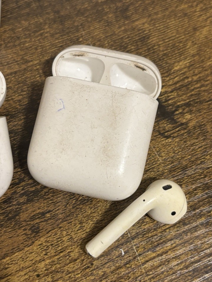 Apple AirPod Cases And Earbuds Lot | eBay