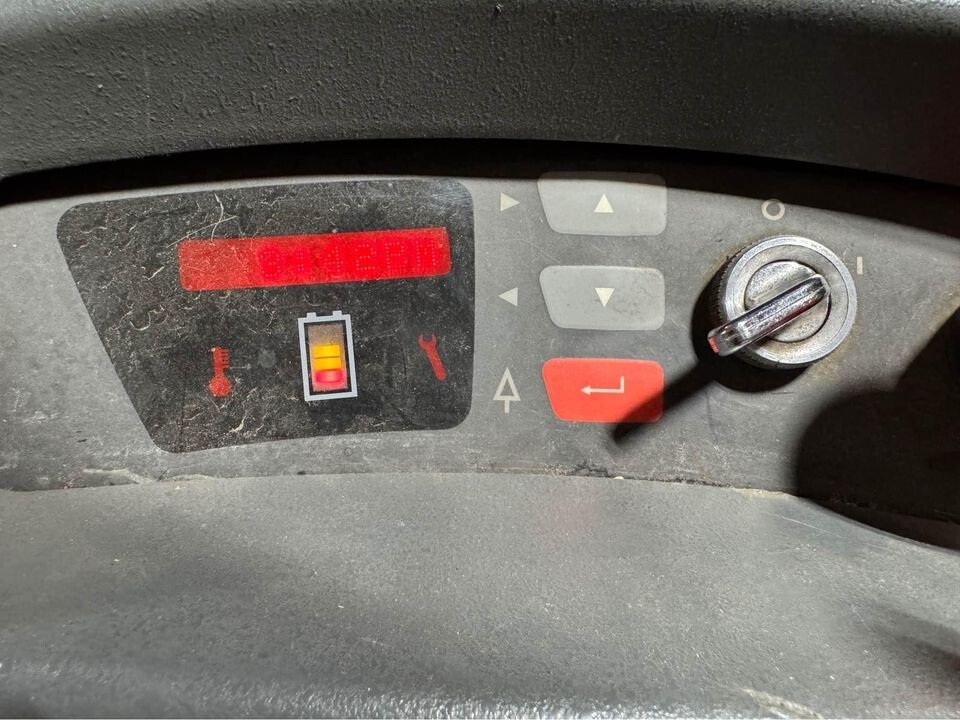 2011 Raymond 425-C35TT 3500 lb Cap. Electric Standup Forklift 3 Stage ...