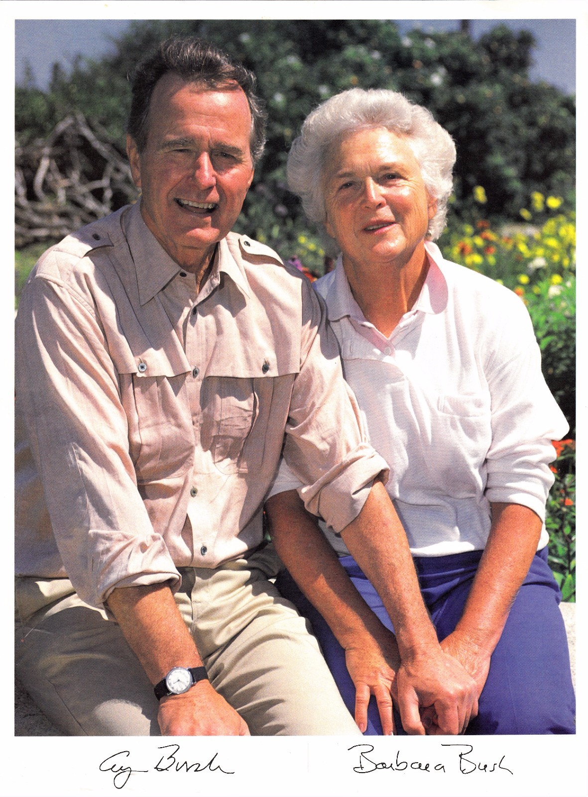President GEORGE H.W. BUSH & BARBARA BUSH Facsimile Autograph 8" x 11 ...