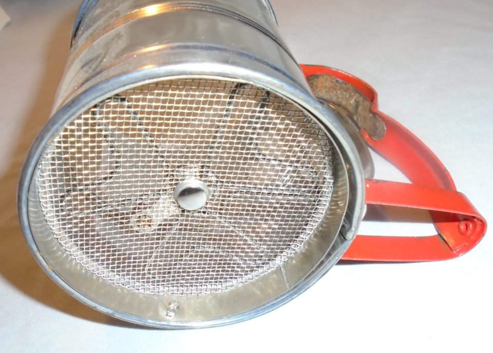 Androck Hand-i-Sift, Jr. Metal Flour Sifter Red Handle U.S.A. 5" Tall ...