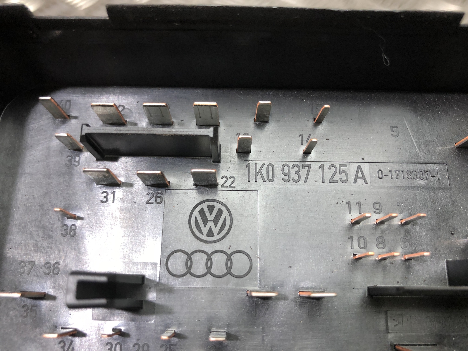 VOLKSWAGEN VW EOS 2006-2010 2.0 TDI FUSE BOX (IN ENGINE BAY) 1K0937125A ...