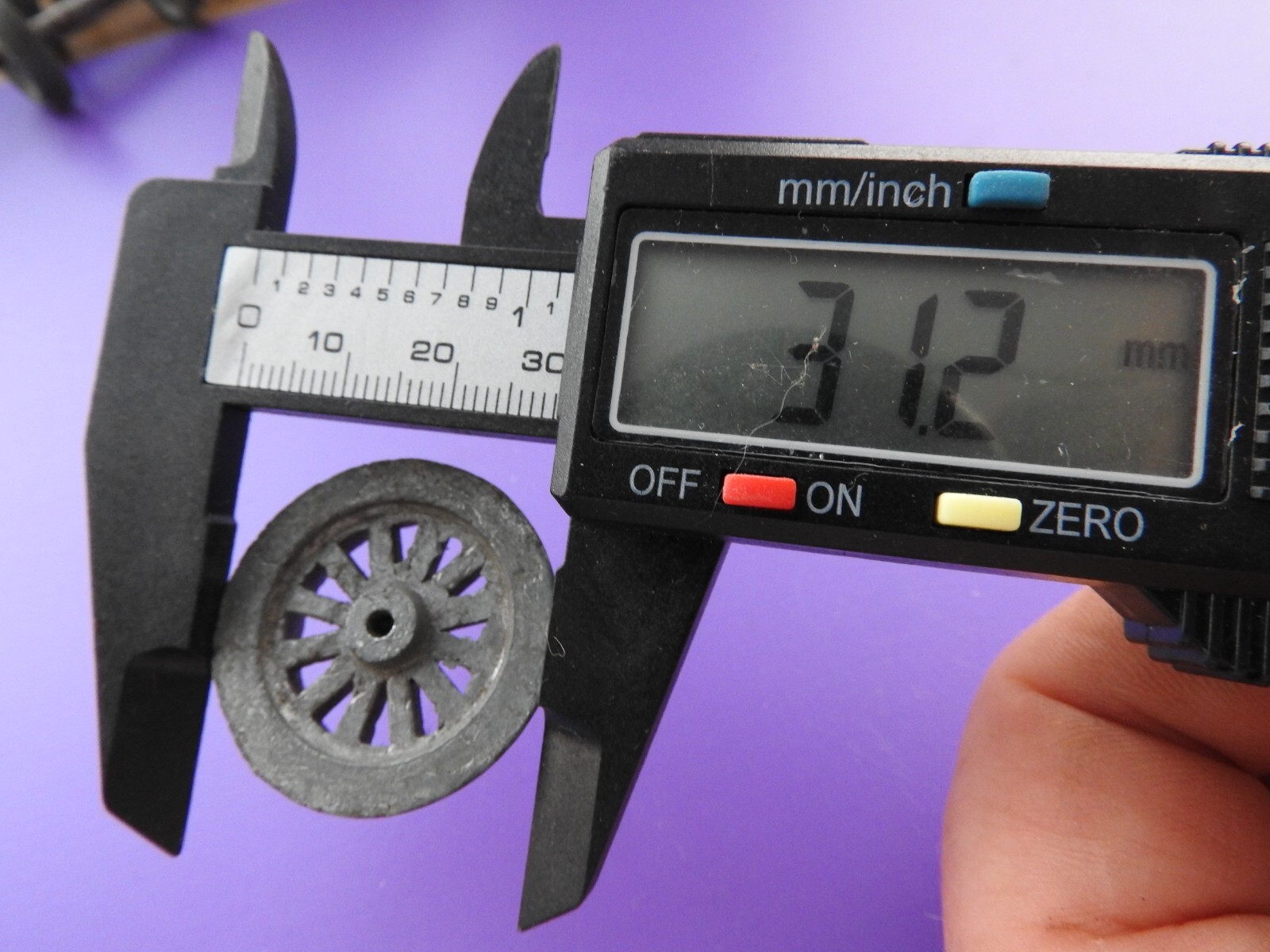 ROUE ESSIEU CHEMIN DE FER ANCIEN ROUE POUR LOCOMATIVE A VAPEUR WAGON ...