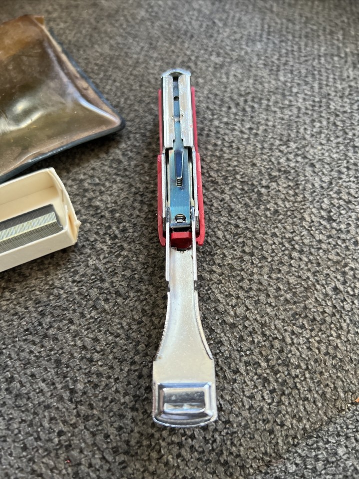 Vintage SWINGLINE TOT 50 Mini Stapler Chisel Pointed Staples W/ Case 1/ ...