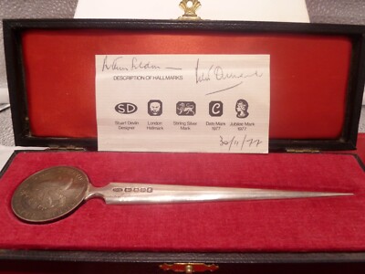 Queen Elizabeth II Stuart Devlin Silver Jubilee Gilt Coin Letter Opener ...