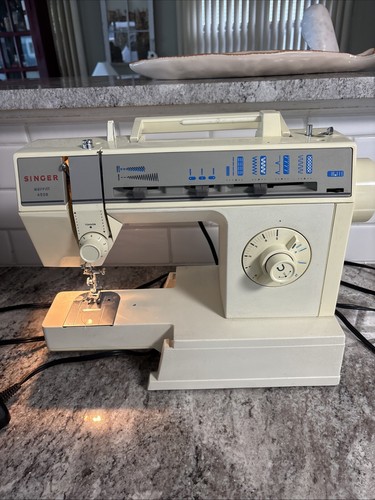 SINGER Merritt 4528 Sewing Machine Heavy Duty- Free arm, Tested Works W ...