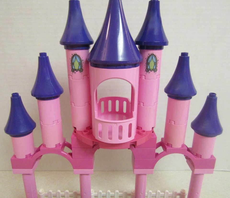 Lego DUPLO Castle Courtyard Tea Party Balcony Towers Arches Picket ...