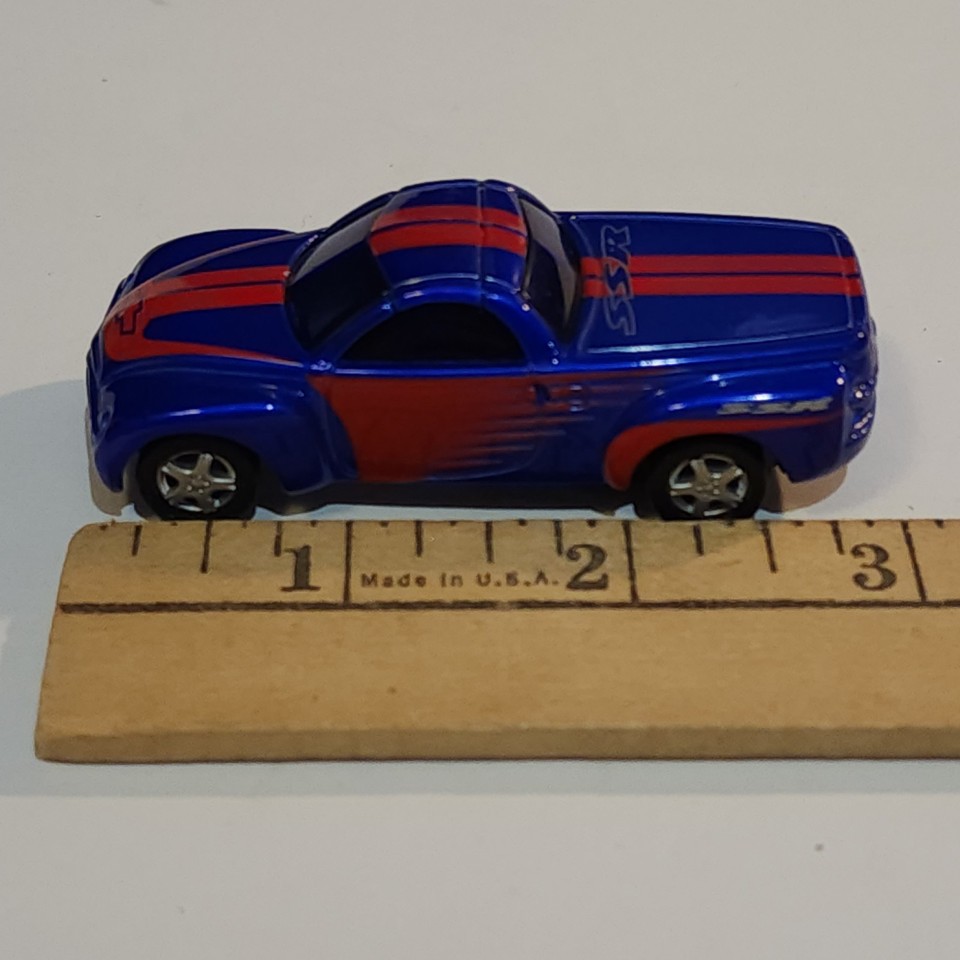 2000 Maisto Chevrolet SSR Concept die cast model 1/64 Pull Back Action ...