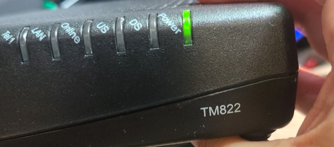 ARRIS TM822 Touchstone DOCSIS 3.0 8x4 Ultra-High Speed Telephone Modem ...