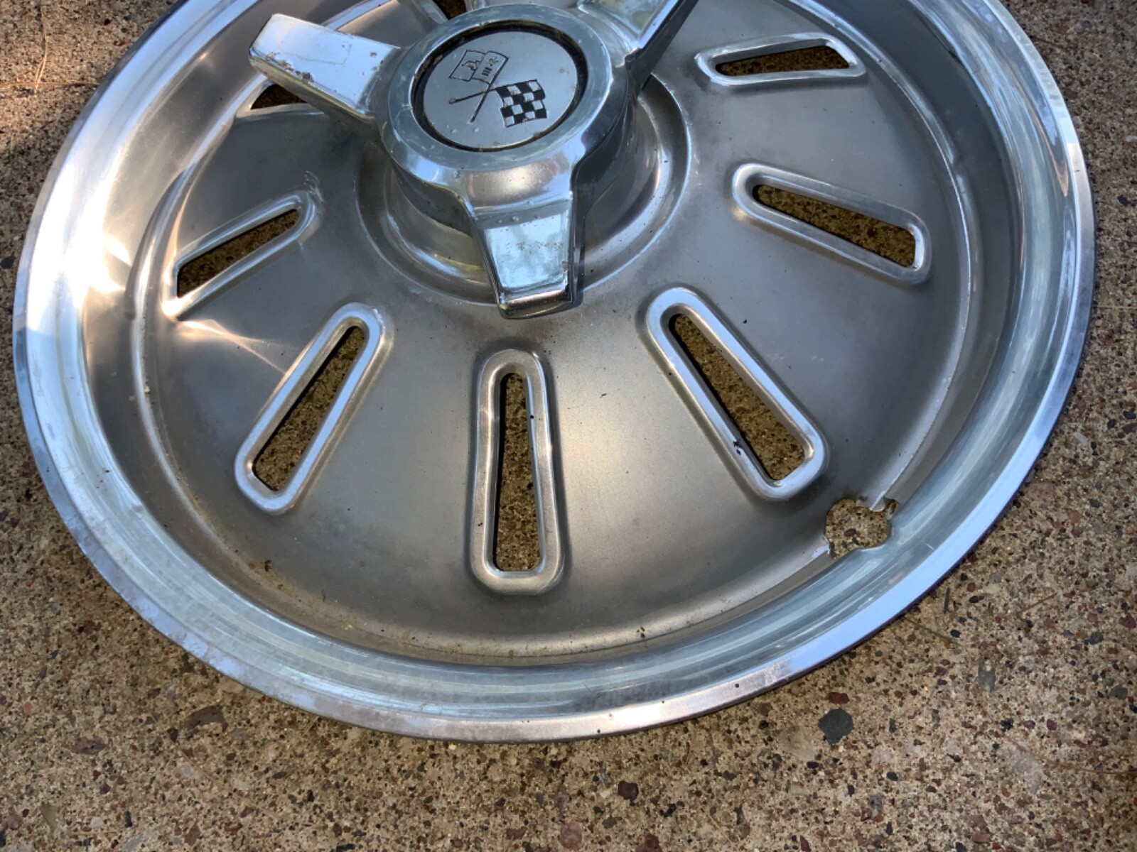 OEM GM CORVETTE C2 EARLY 1964 FROSTED ORIGINAL USED HUBS CAPS SET OF 3 ...