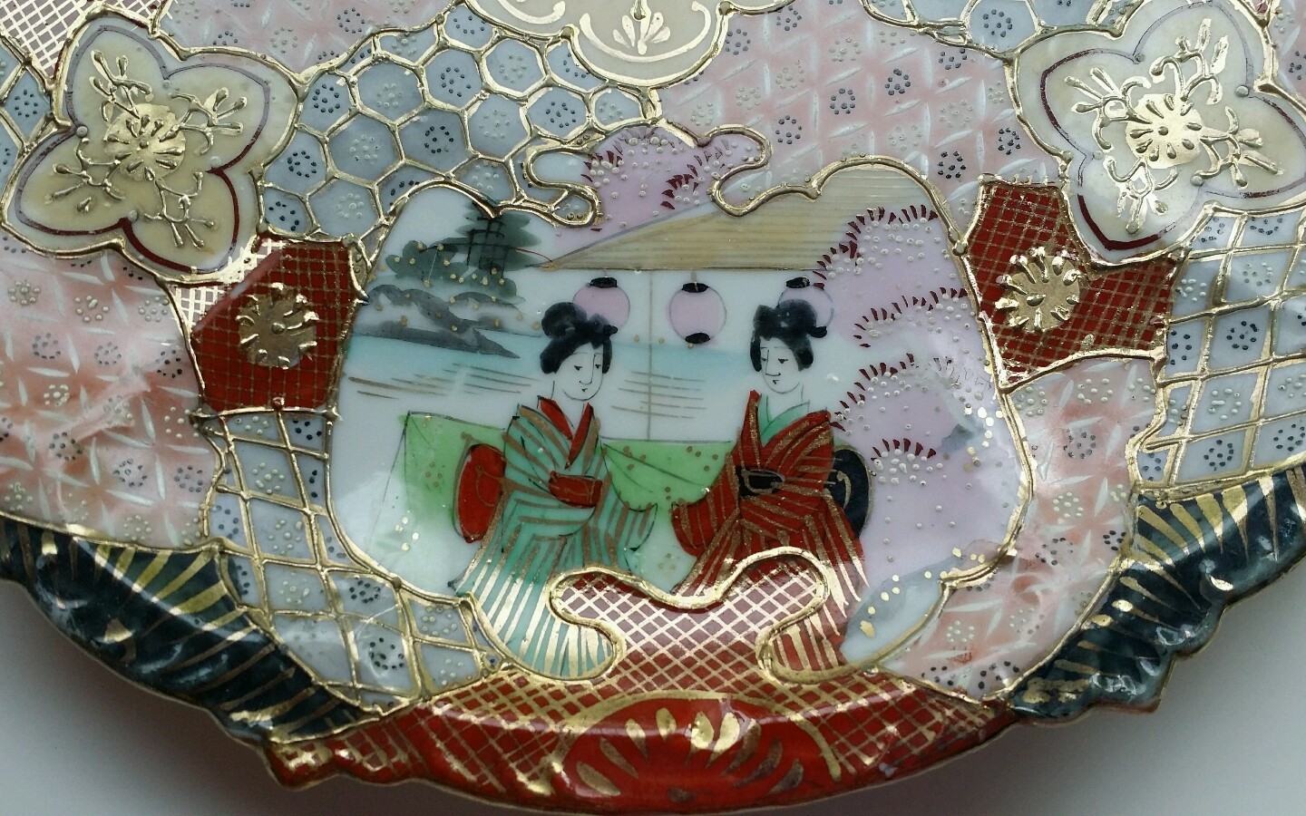 VINTAGE JAPANESE PLATE HAND PAINTED ENAMEL WITH GOLD COLORFUL SCENES ...