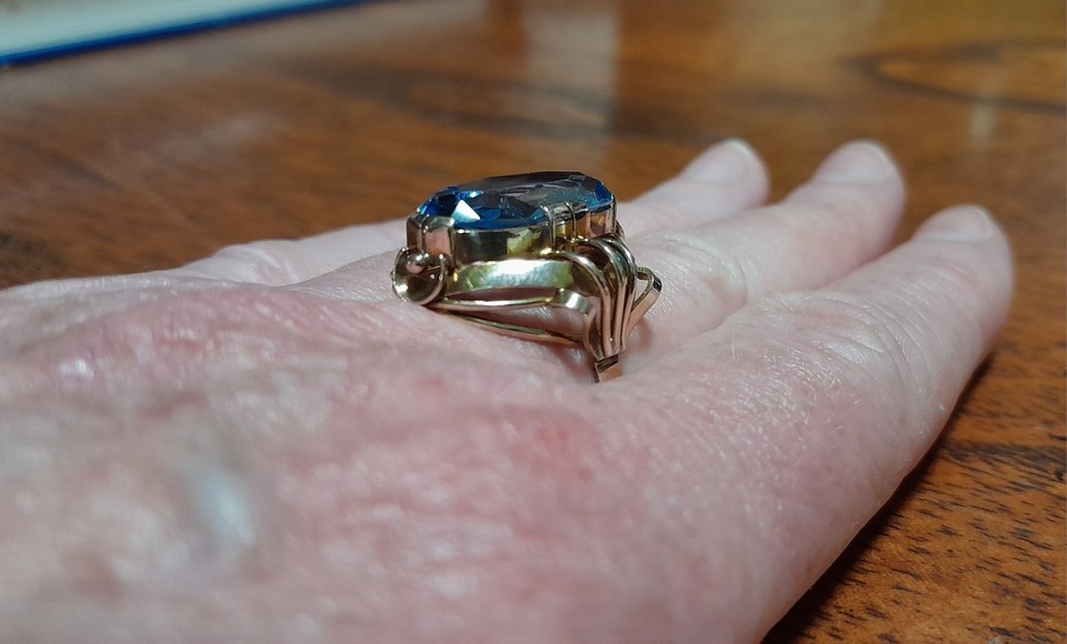 VINTAGE RETRO 💖💖 Unique Art Ring 8ct Yellow Gold Blue Topaz Ring 7gm ...