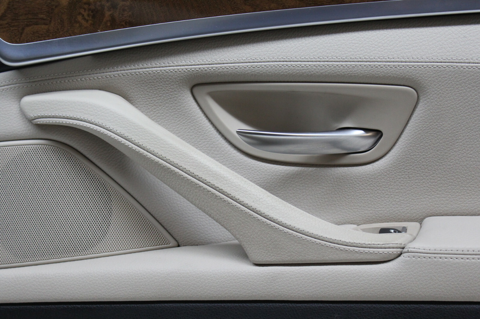2011 BMW 528I FRONT RIGHT DOOR PANEL TRIM BEIGE OEM 11 12 13 14 15 16 ...