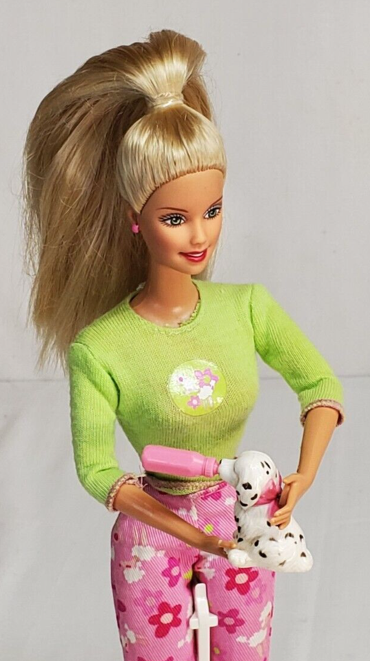 KENNEL CARE BARBIE w Playful Kittens, Puppy, MARSHMALLOW & Playset w ...