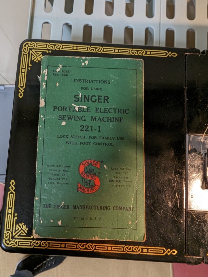 Singer Featherweight 221-1 | eBay