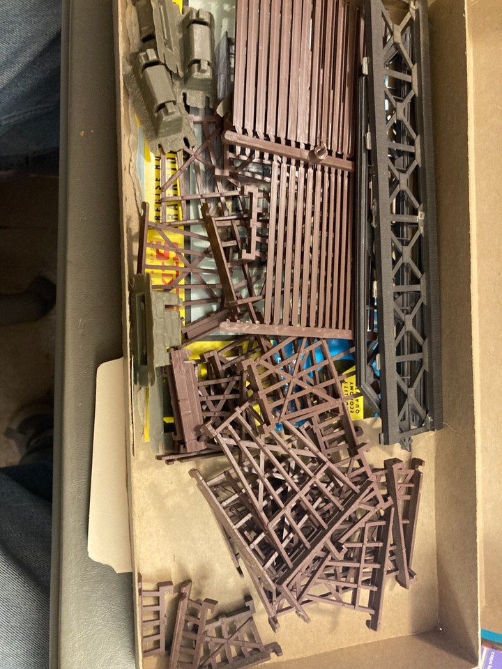 Revell Model HO Scale Building 4 Trackside Buildings SPARE PIECES | eBay