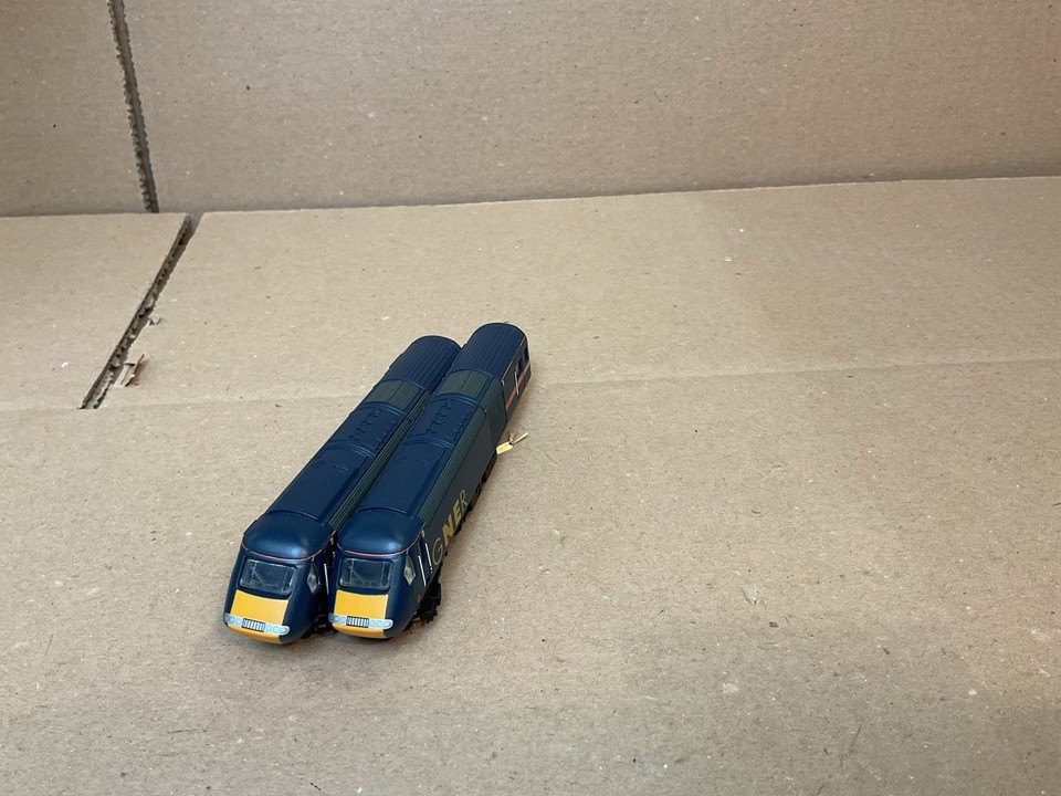 GRAHAM FARISH N GAUGE DIESEL LOCOMOTIVES CLASS 125 GNER TWIN SET ...