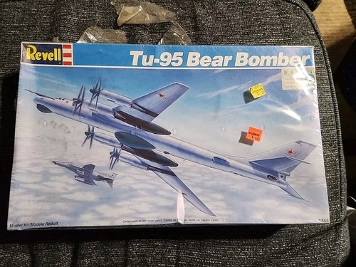 Revell TU 95 Bear Bomber 1:144 Testors Model Aircraft Kit. 1992 Read ...