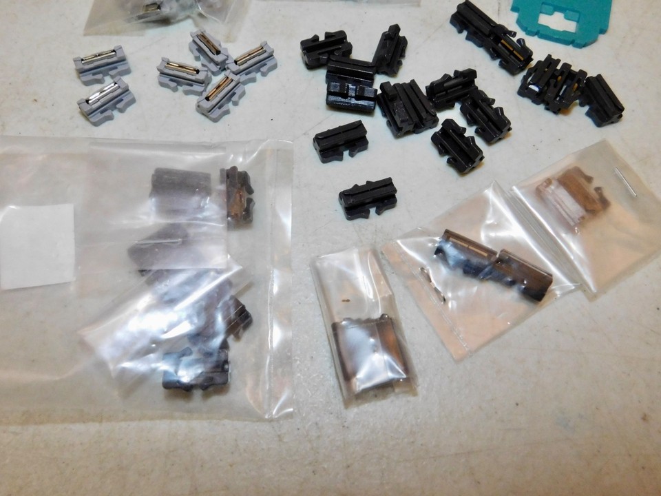 KATO N Ga. Uni-Track Uni-Connectors Lot of 39 Insulated & Un-insulated ...