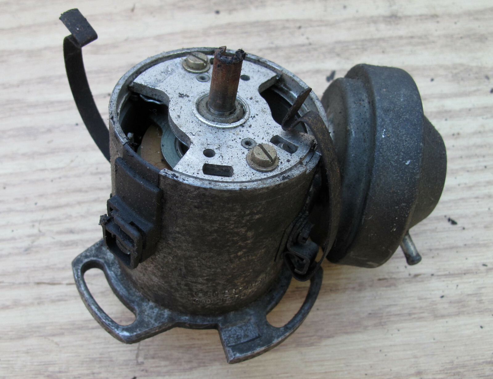 Saab 900 8 Valve Turbo Ignition Distributor Bosch Part # 0237013001 ...
