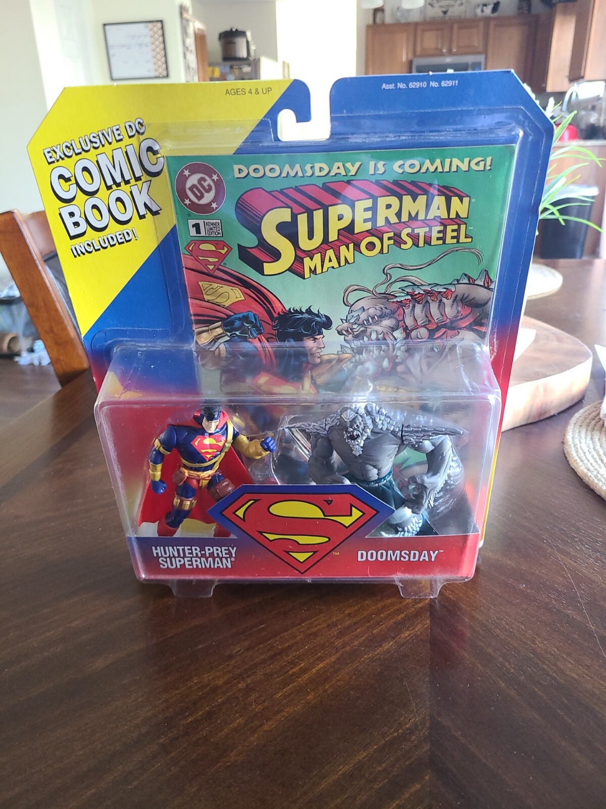 DC Hunter Prey Superman vs Doomsday -Comic Book Action Figure Set ...