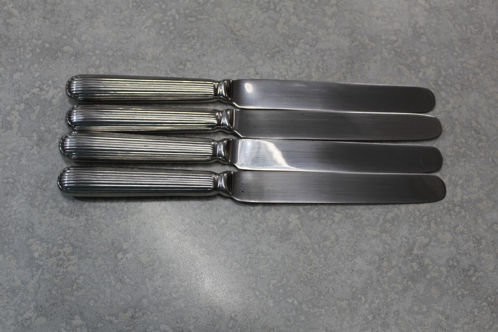 set of 4 up to 8 DINNER Knives Heritage Silversmiths Godinger stainless ...
