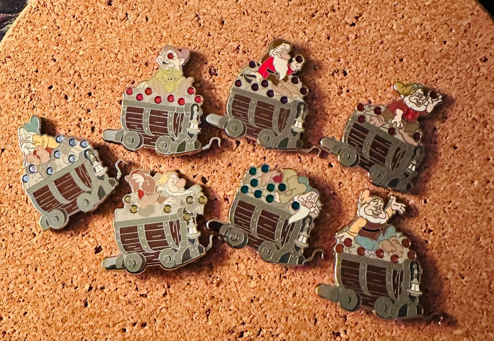 DISNEY SNOW WHITE 7 DWARFS MINE TRAIN FULL PIN SET DOPEY DOC GRUMPY ...