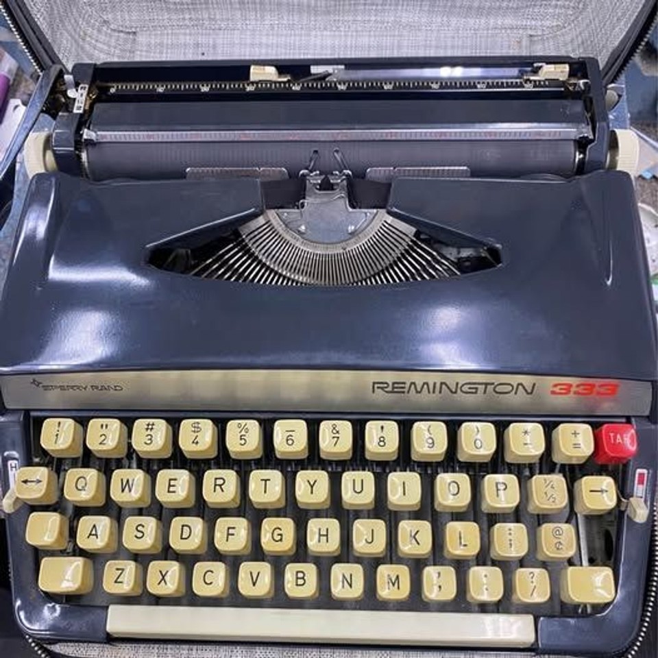 Remington 333 Sperry Rand Portable Typewriter with Carrying Case ...