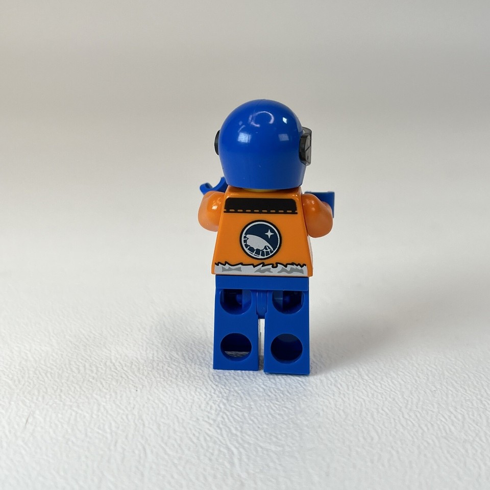 Lego Town City 30310 Arctic Scout Polybag MiniFigure Blue Helmet Figure ...